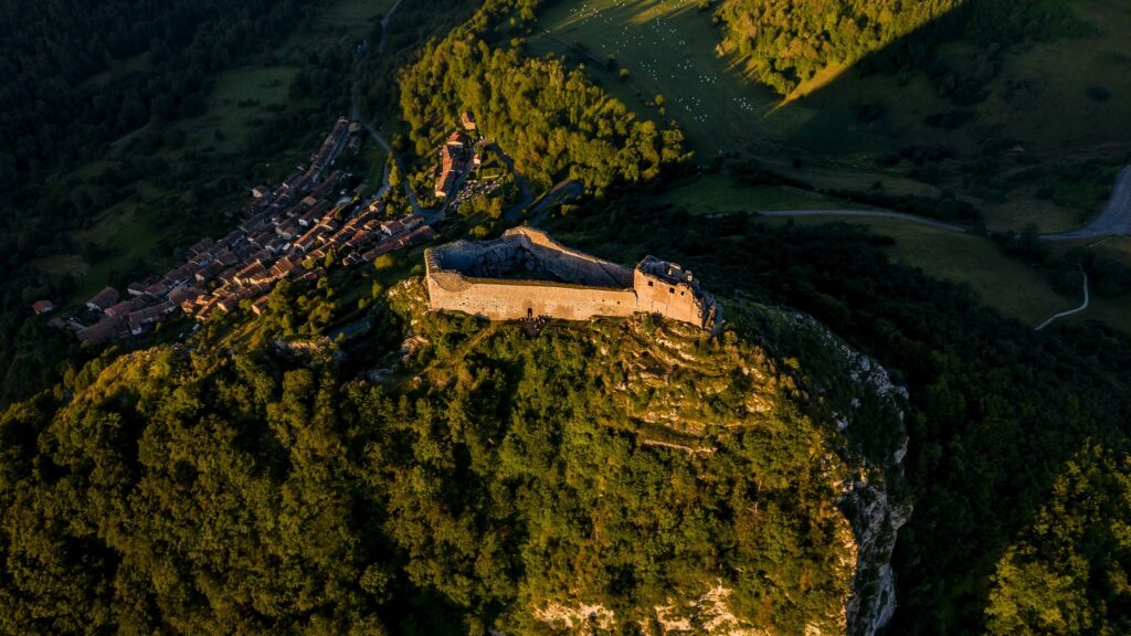 Deux châteaux ariégeois en route vers l’UNESCO – Ariège Pyrénées, le ...